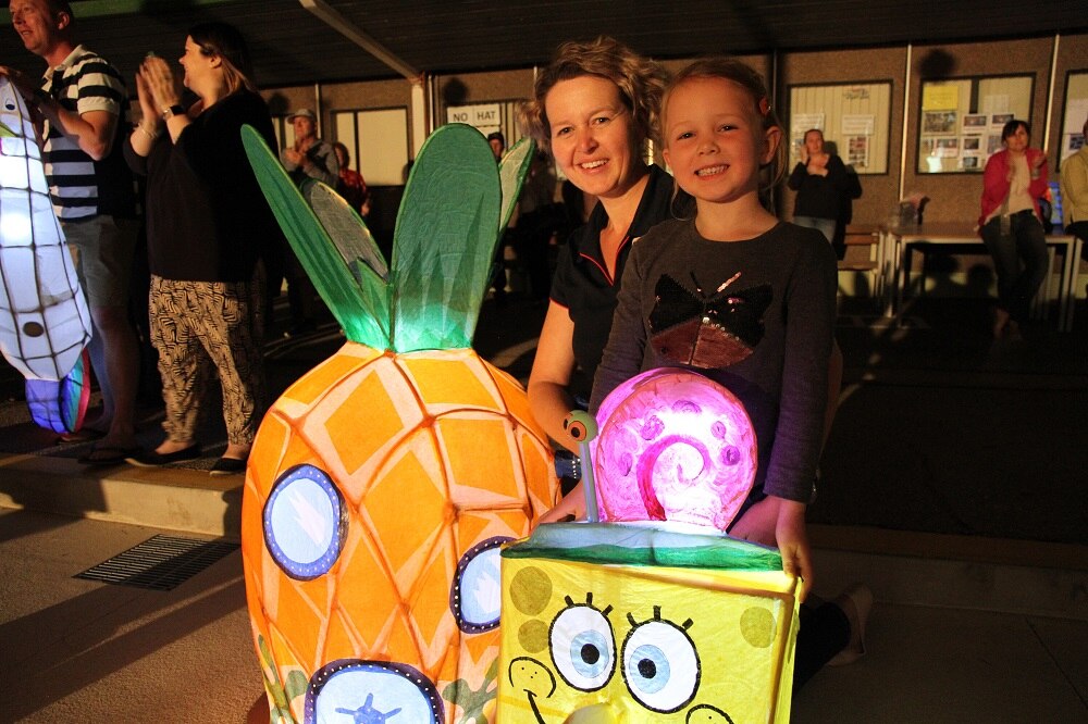 Riverland primary school celebrates OzAsia with Moon Lantern Festival ...