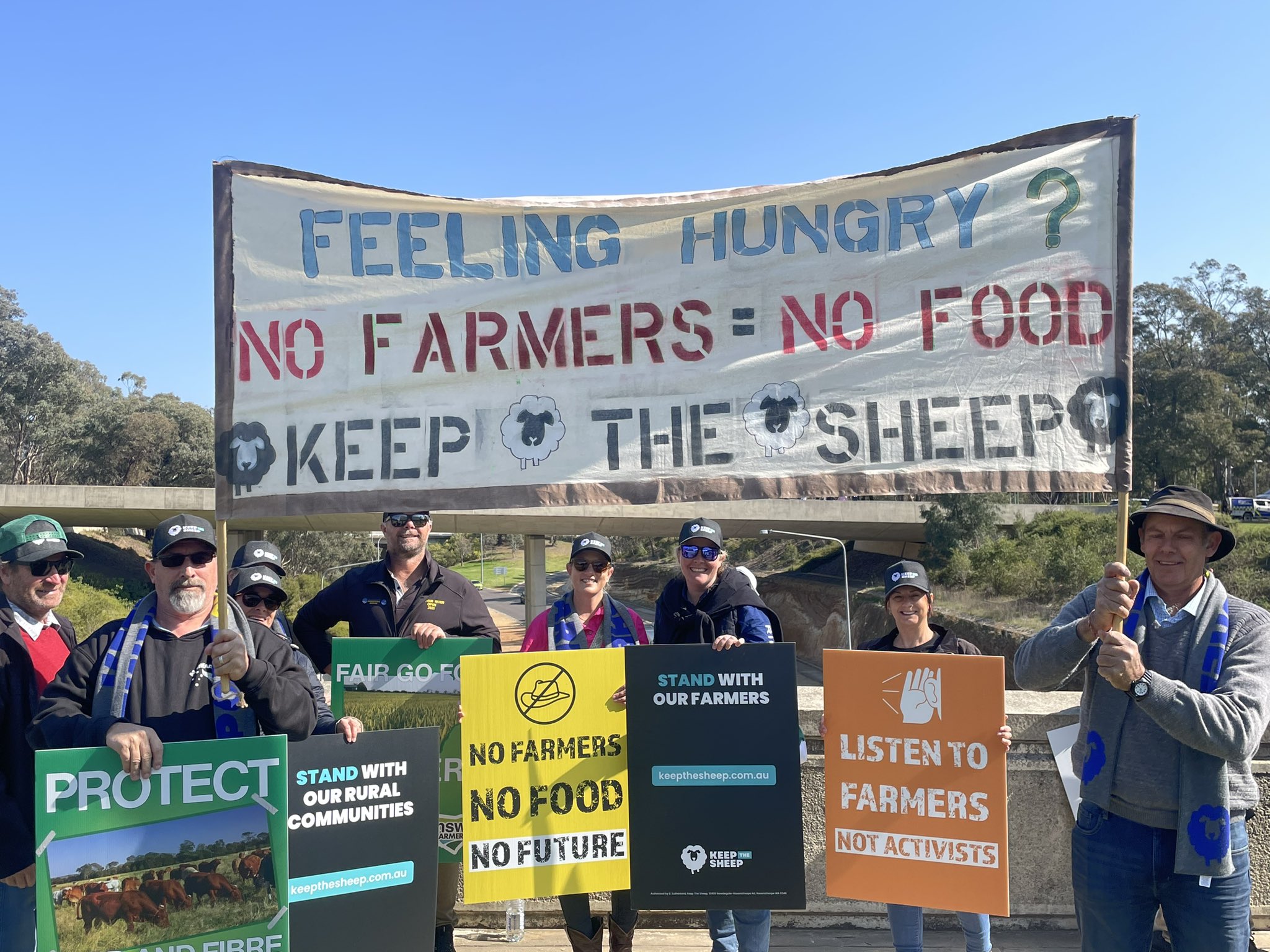Angry farmers rally at Federal Parliament - ABC listen