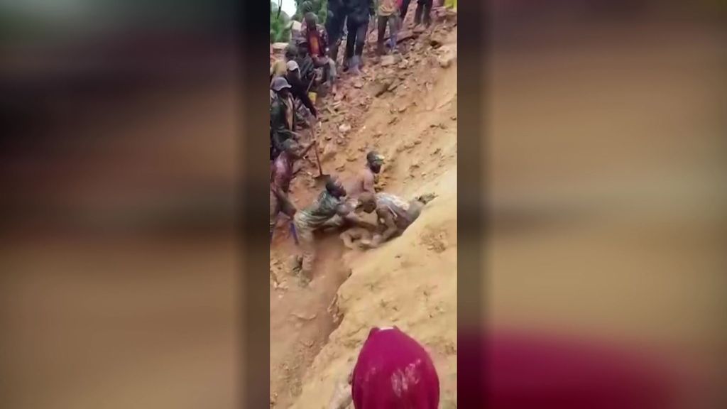 Amazing moment Congolese miners tumble out of collapsed gold mine alive ...