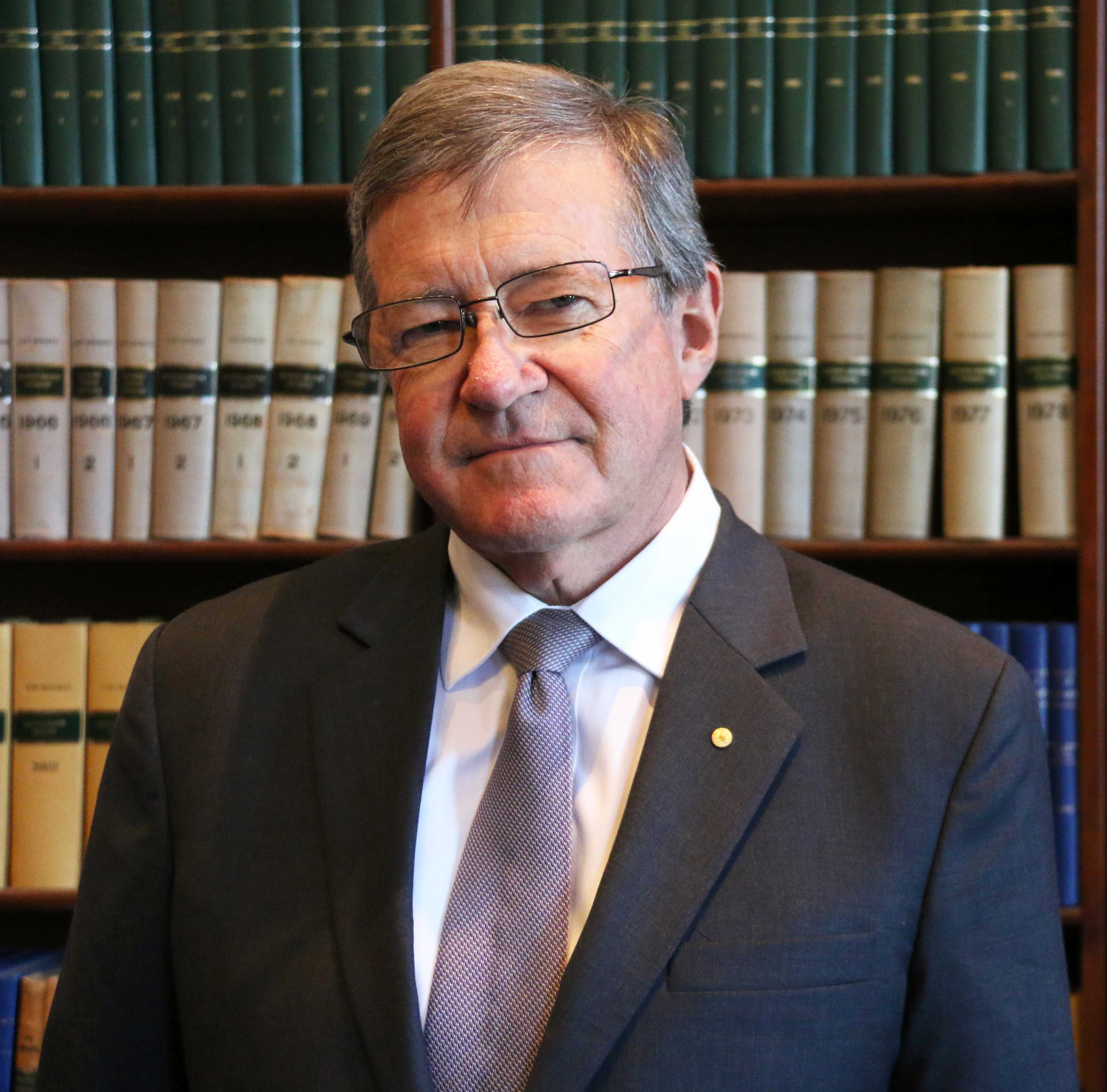 WA Chief Justice Wayne Martin announces plans to retire from top job ...