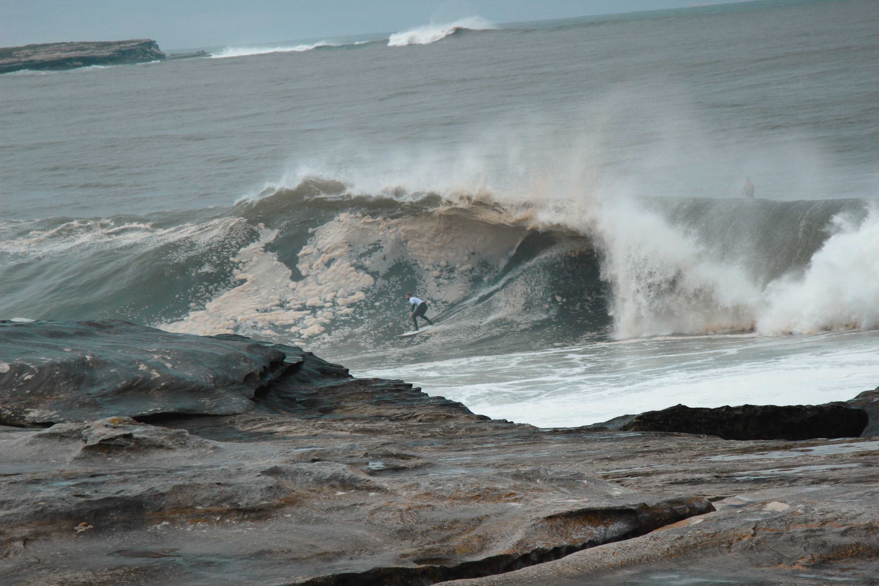 Big-wave surfers take on 'biggest swell in 26 years' at Botany Bay ...