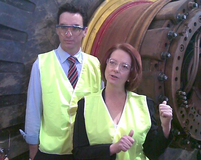 Flying visit to Perth defended - ABC News