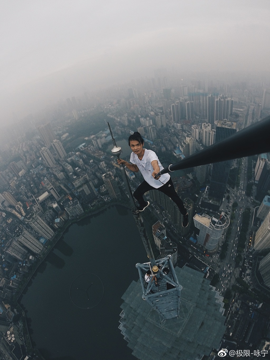 Chinese 'rooftopper' Wu Yongning plunges to his death from 62-storey ...