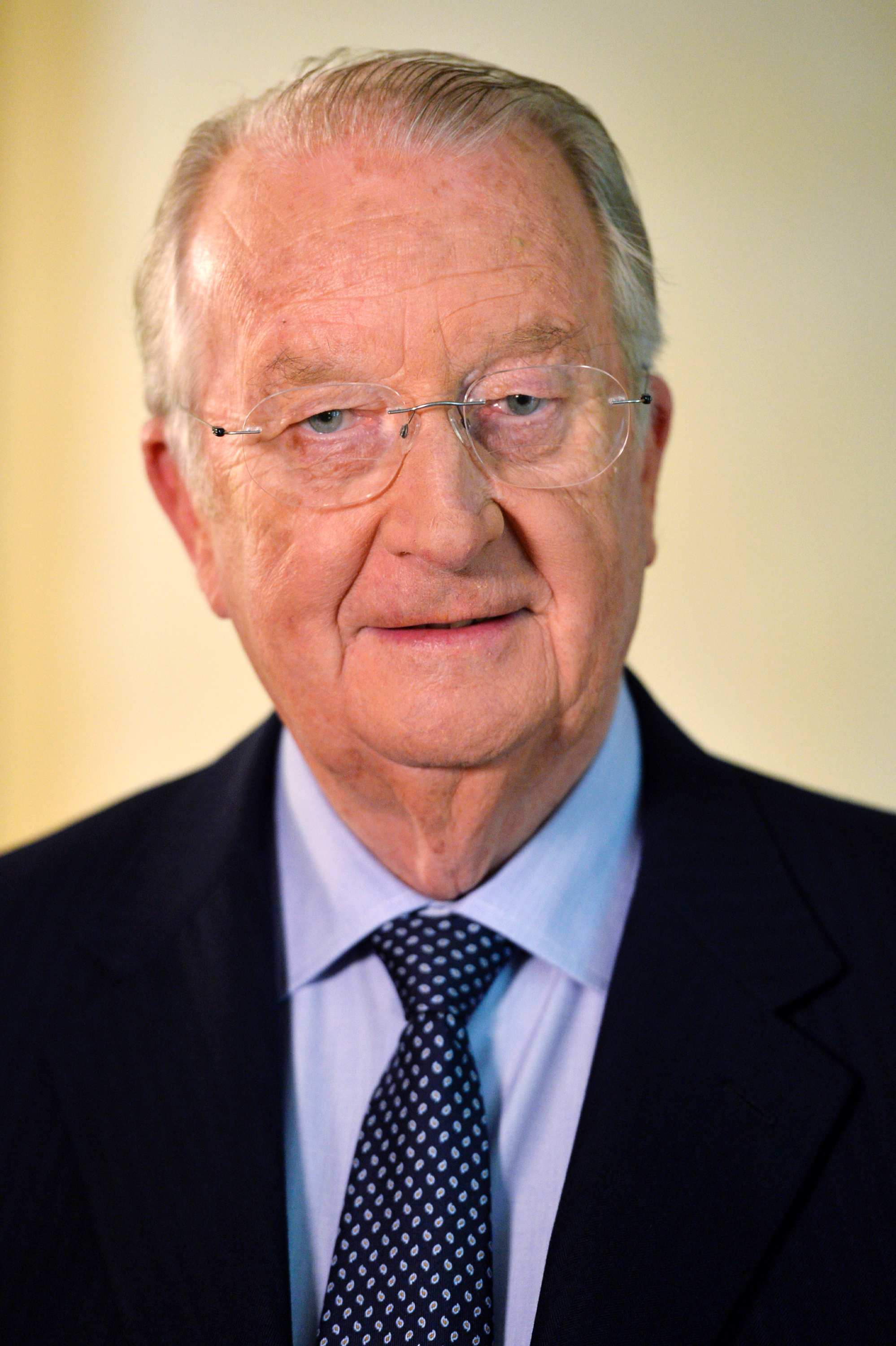 Belgium's King Albert II abdicates in favour of his son crown prince ...
