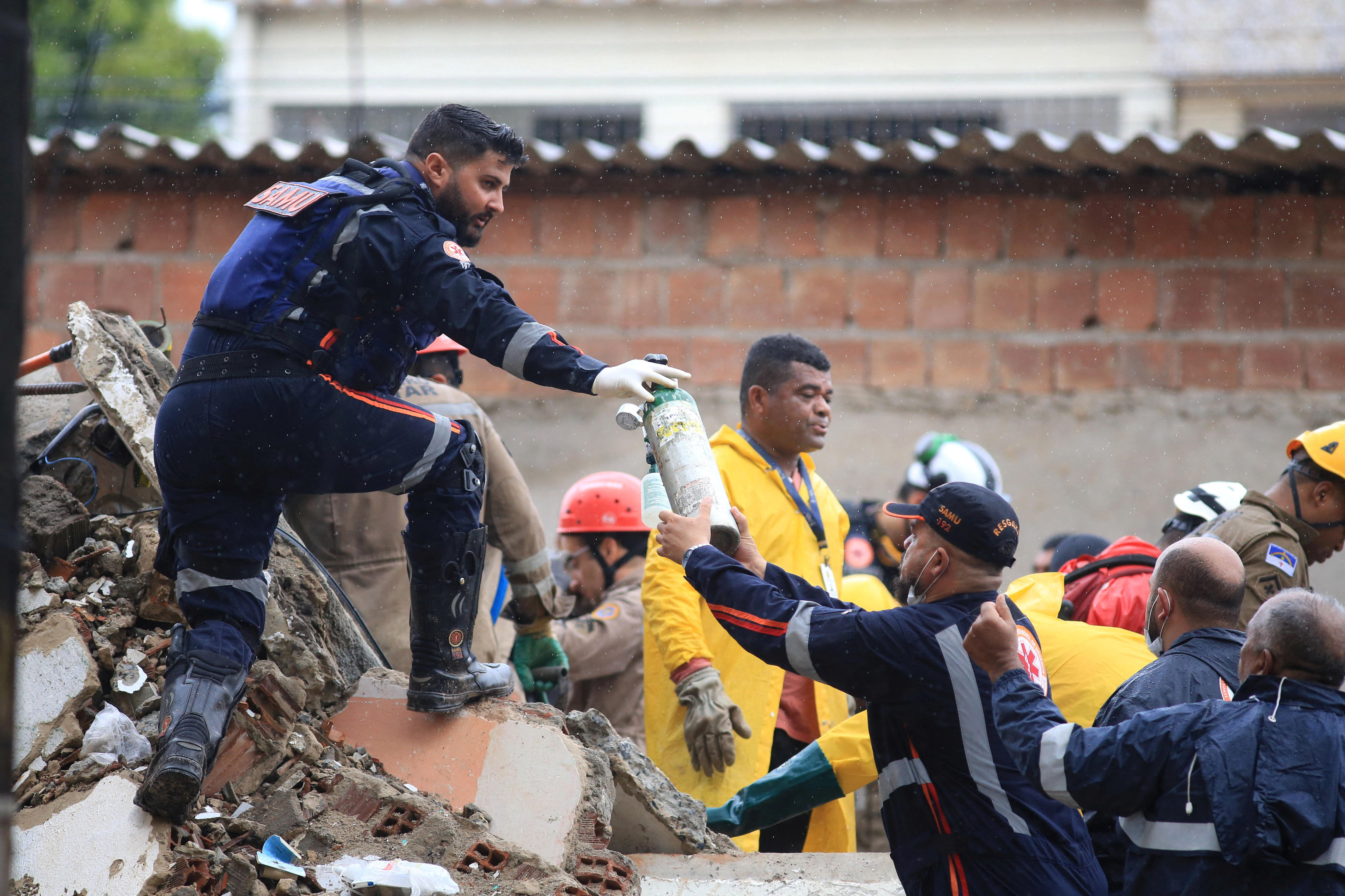 Brazil apartment building collapse leaves eight dead, five still ...