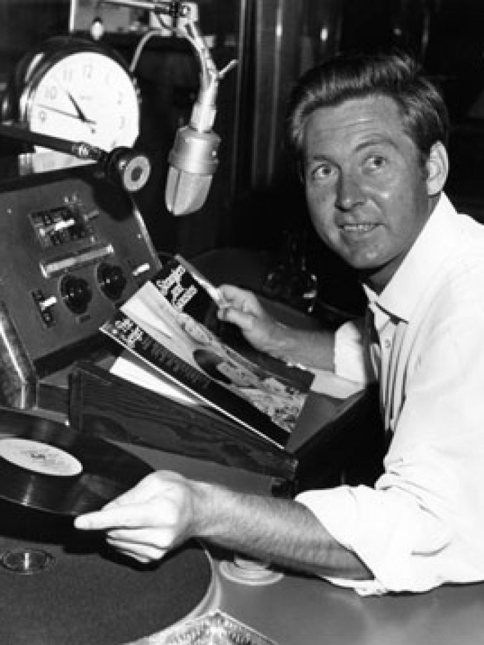 Broadcaster and tour operator Bill Peach dies from cancer - ABC listen