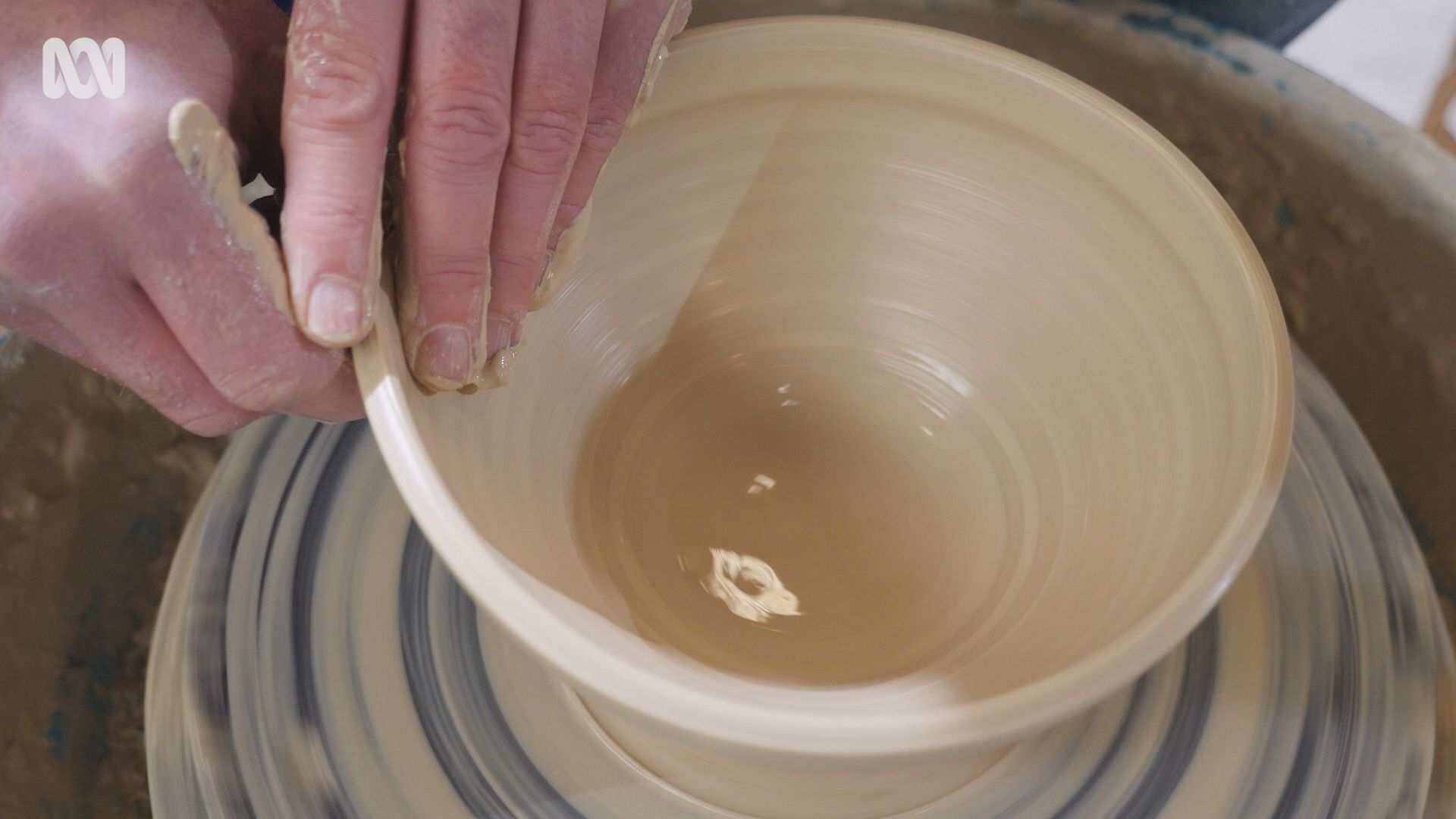 Damon Moon learnt the craft of pottery from his father - ABC News