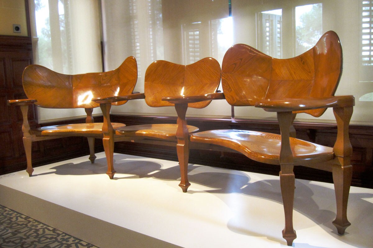 The straight line and the curve: the contradictory life of Antoni Gaudi ...