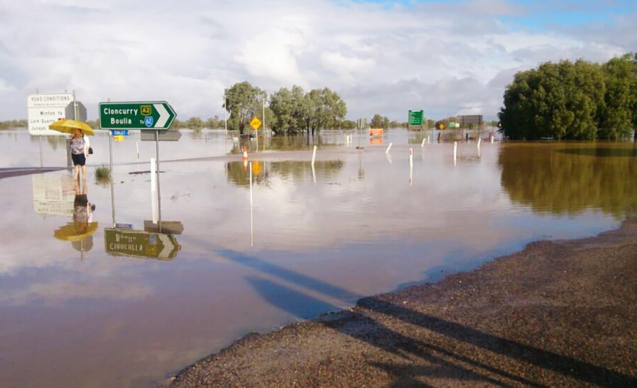 Western rain floods in Winton and leaves dinosaur museum staff stranded ...