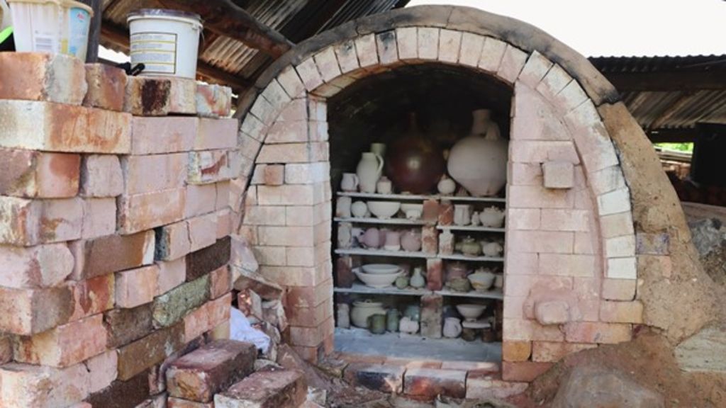 Etched in Fire: Bush pottery as unique as its maker - ABC News