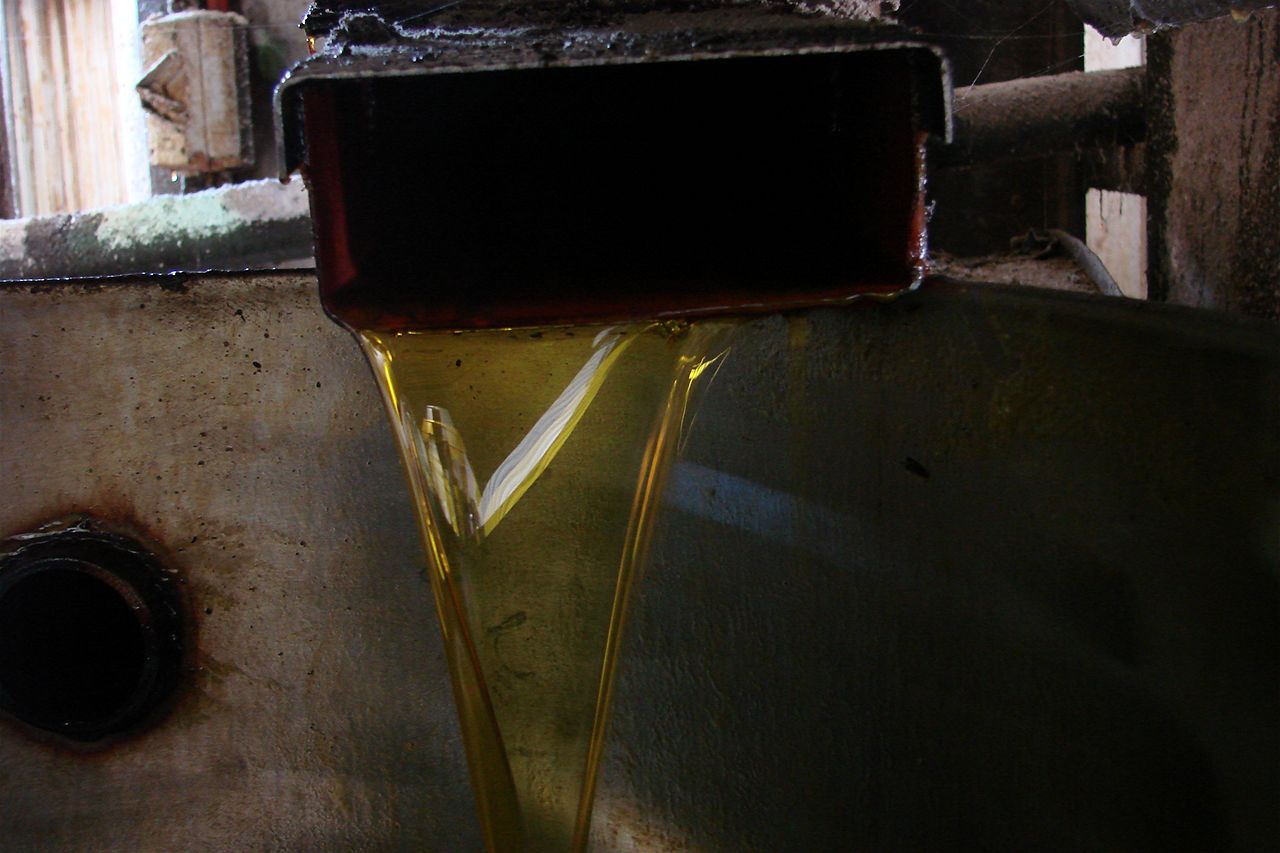 Don't judge an oil by its colour - ABC News