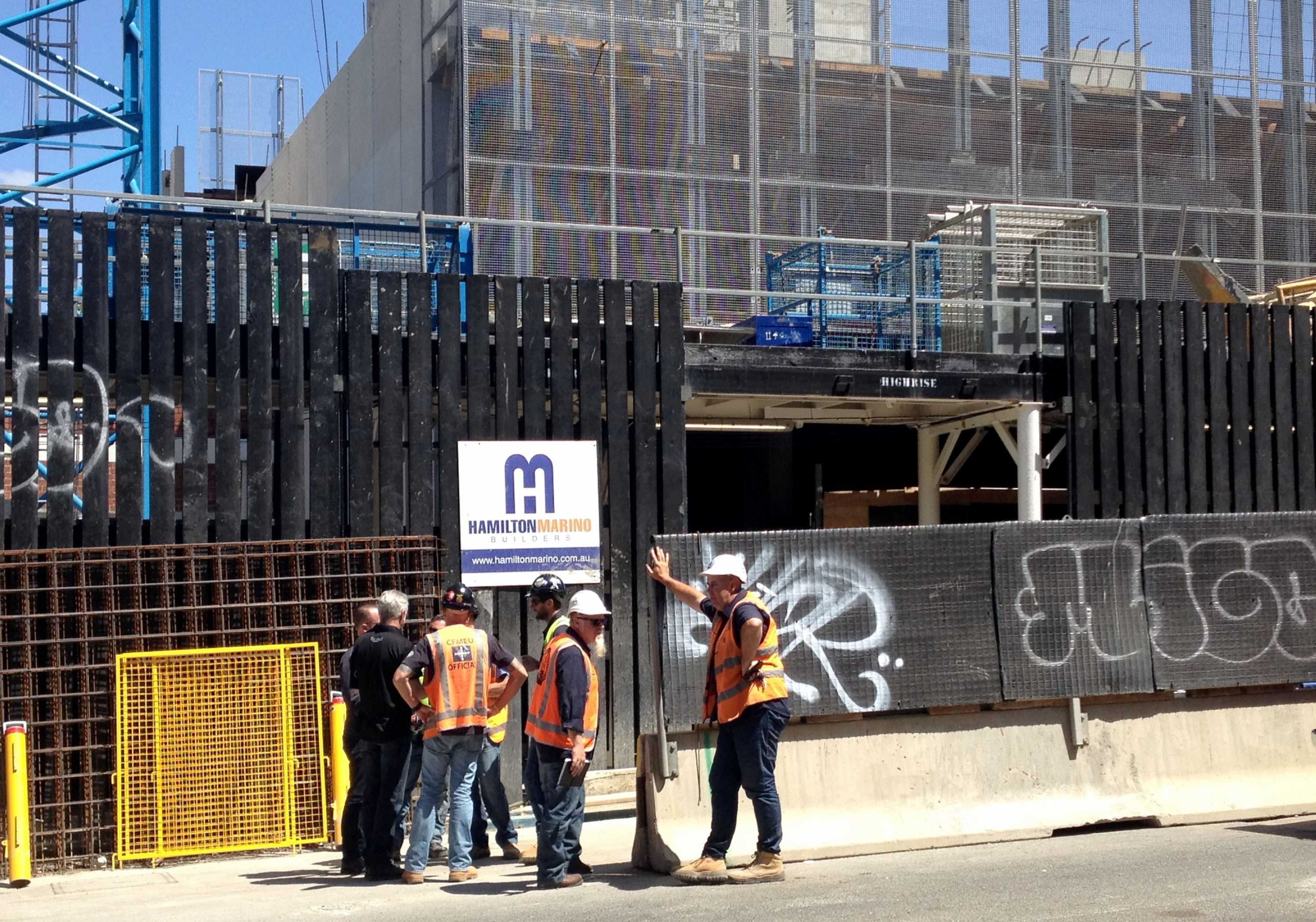 Construction worker dies after falling at Carlton worksite, in ...