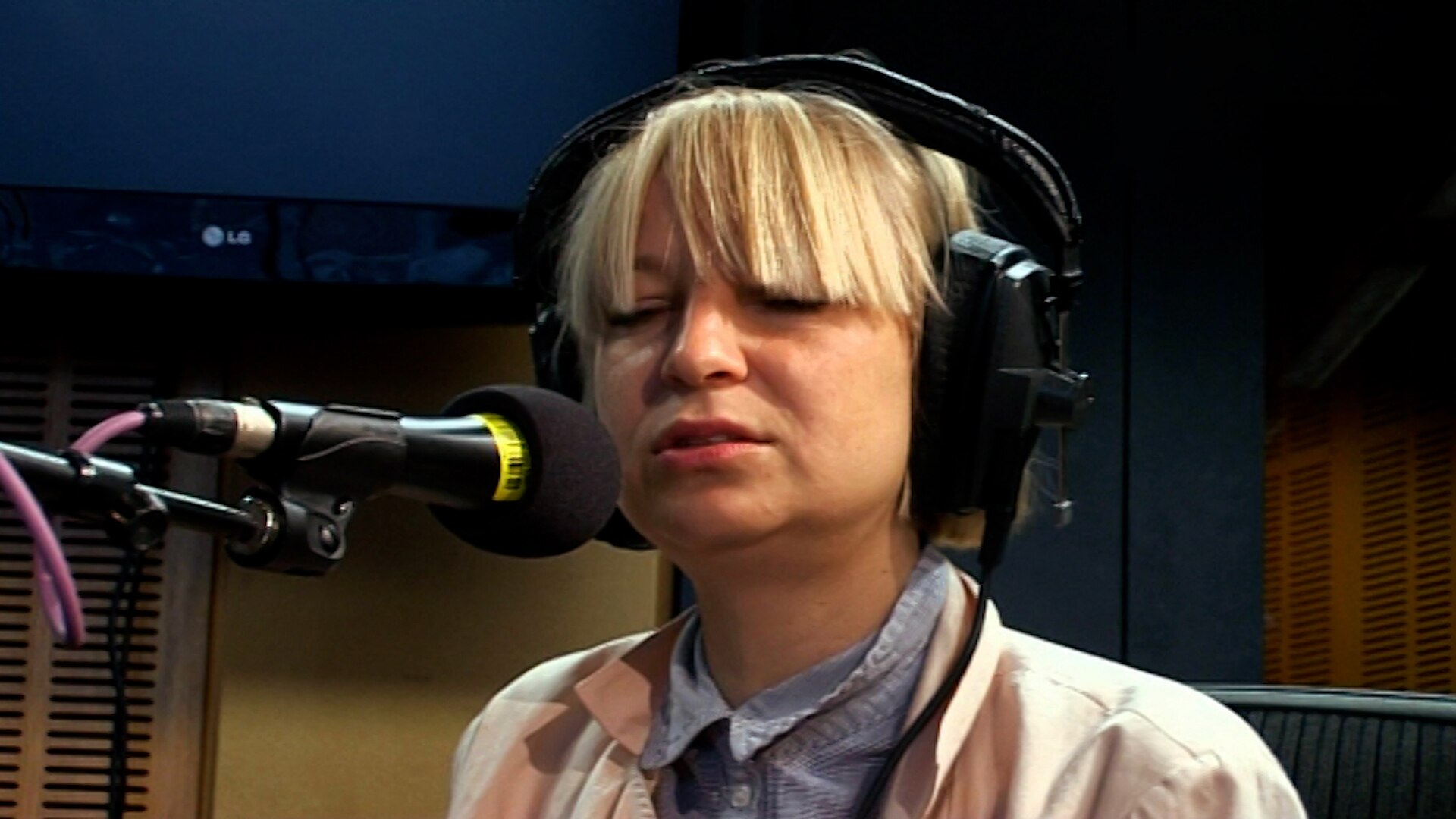 Sia covers The Pretenders 'I Go to Sleep' for Like A Version [2009 ...