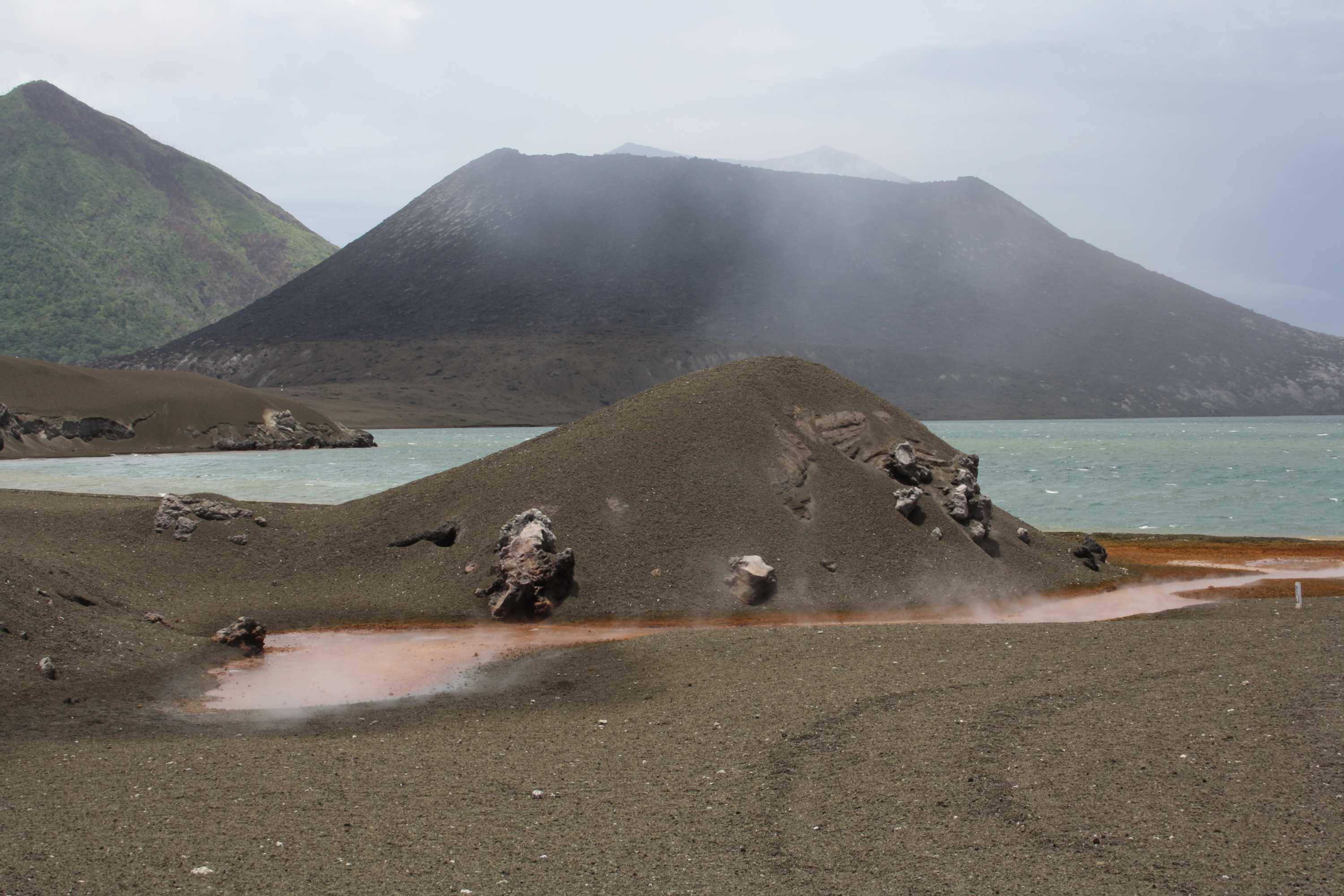 Mount Tavurvur: Rabaul residents describe life alongside active volcano ...