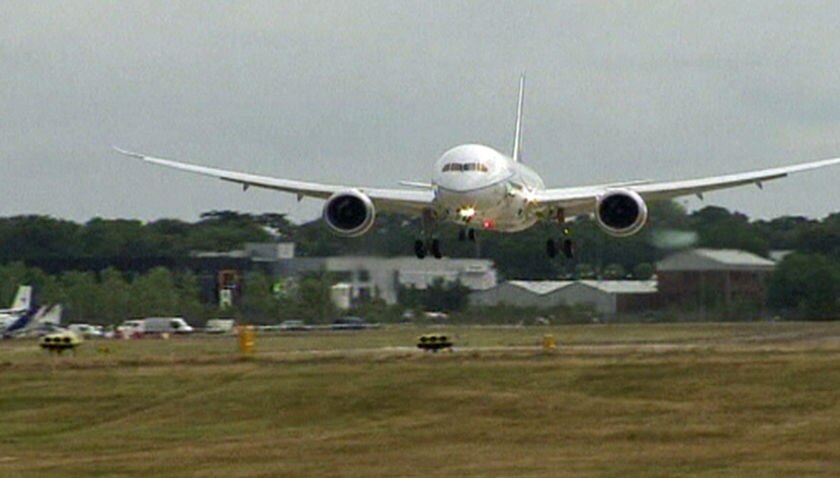 Dreamliner makes international debut - ABC News