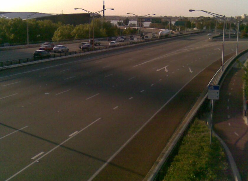 Police investigate fatal freeway crash - ABC News