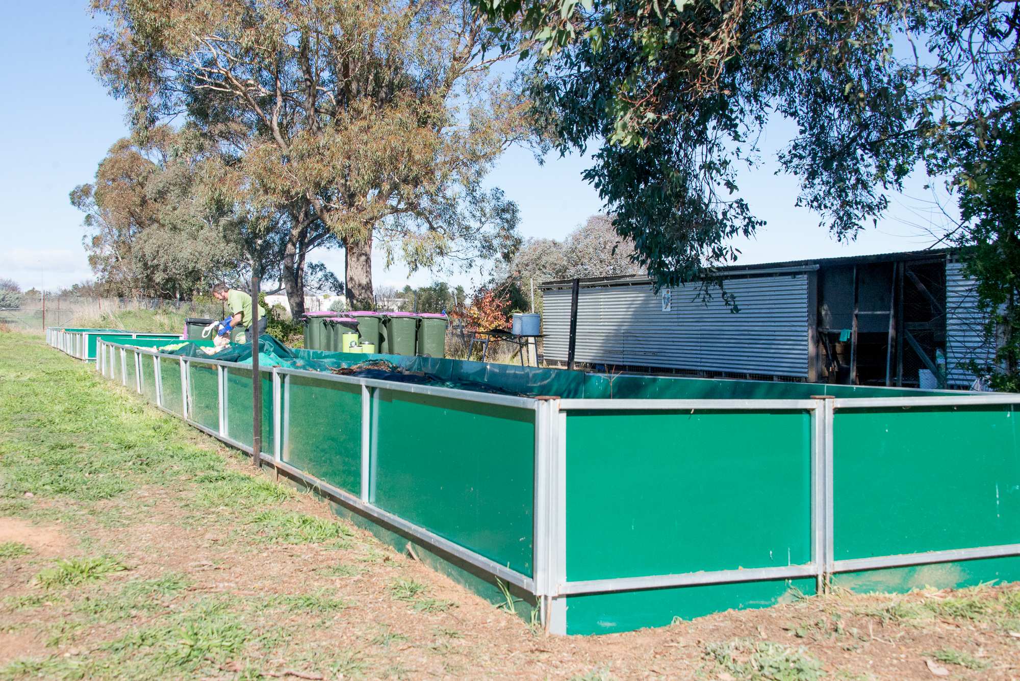 Commercial Worm Farm Design How To Make A Worm Composter Using Plastic