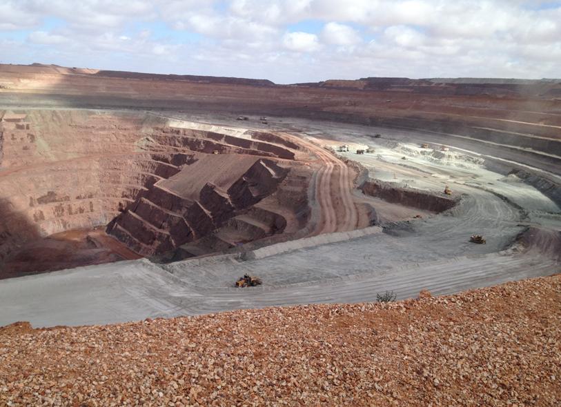 Copper and gold mine opens in outback - ABC News
