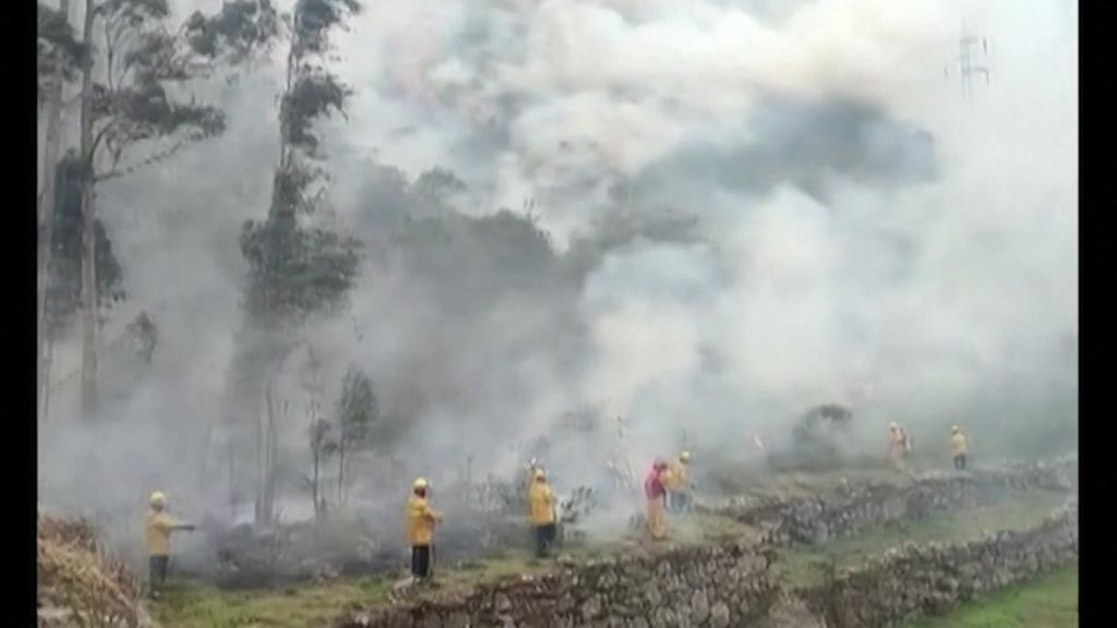 Peruvian firefighters contain fire near Machu Picchu - ABC News