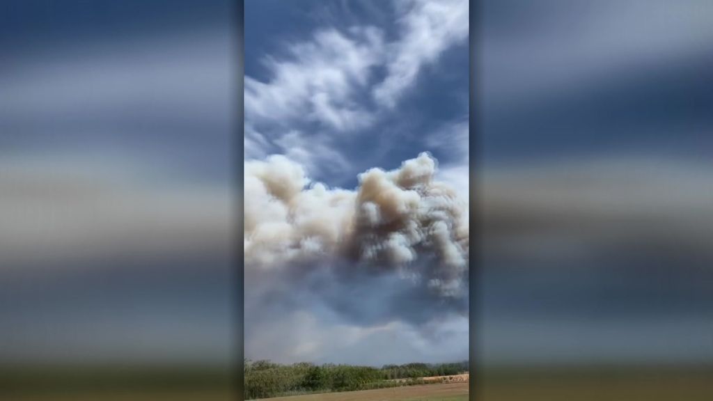 Social media footage of fires in Pomonal - ABC News