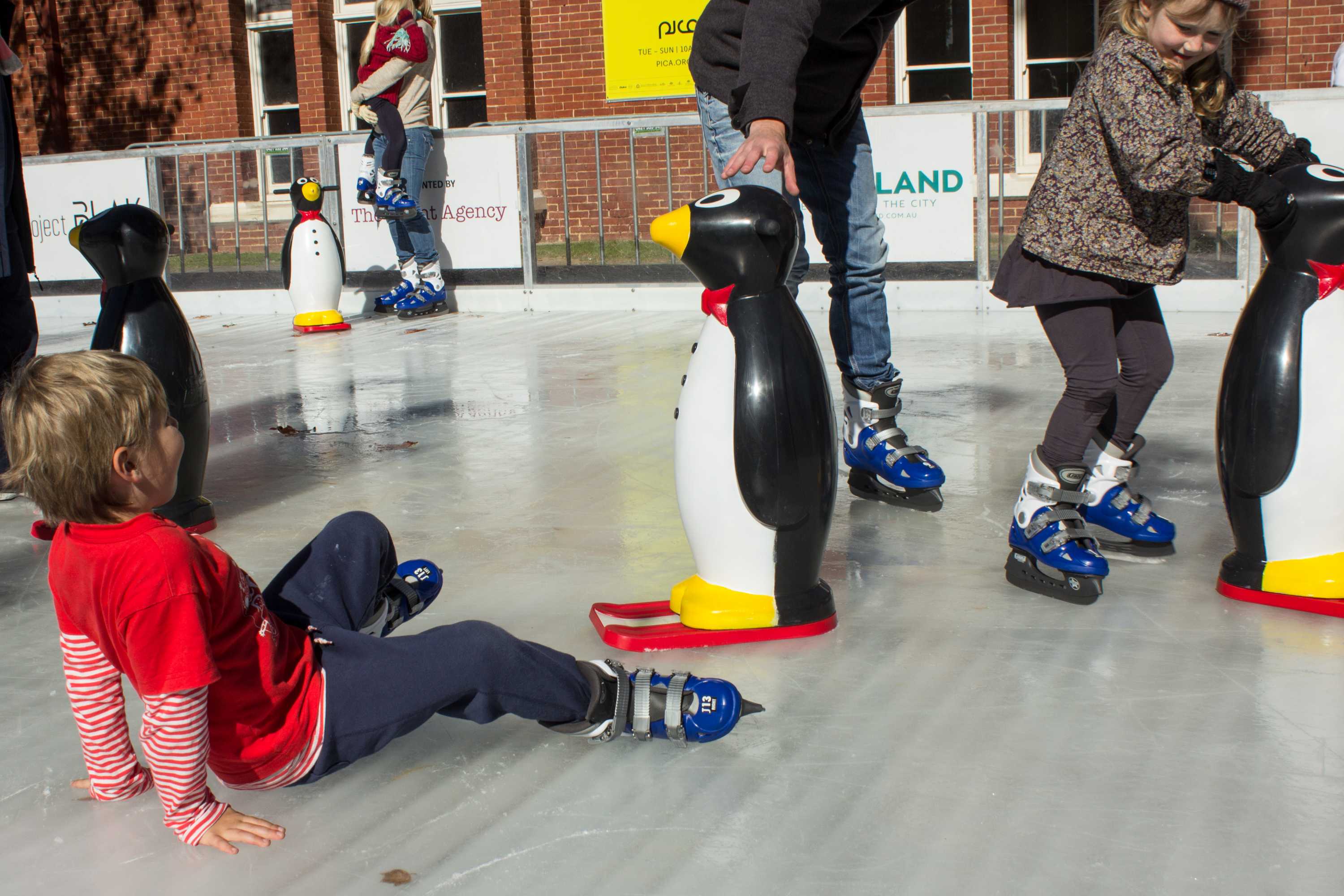 Outdoor ice skating comes to Perth - ABC News