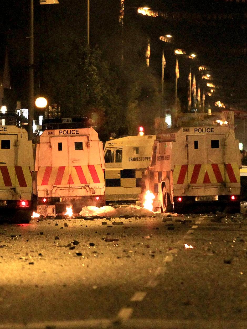 Sectarian violence erupts in N Ireland - ABC News