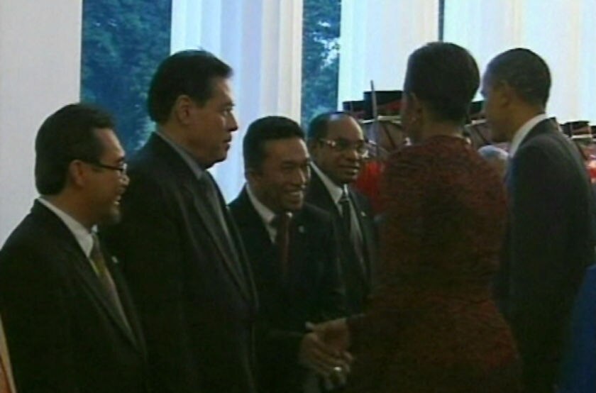 Michelle Obama's controversial handshake - ABC News