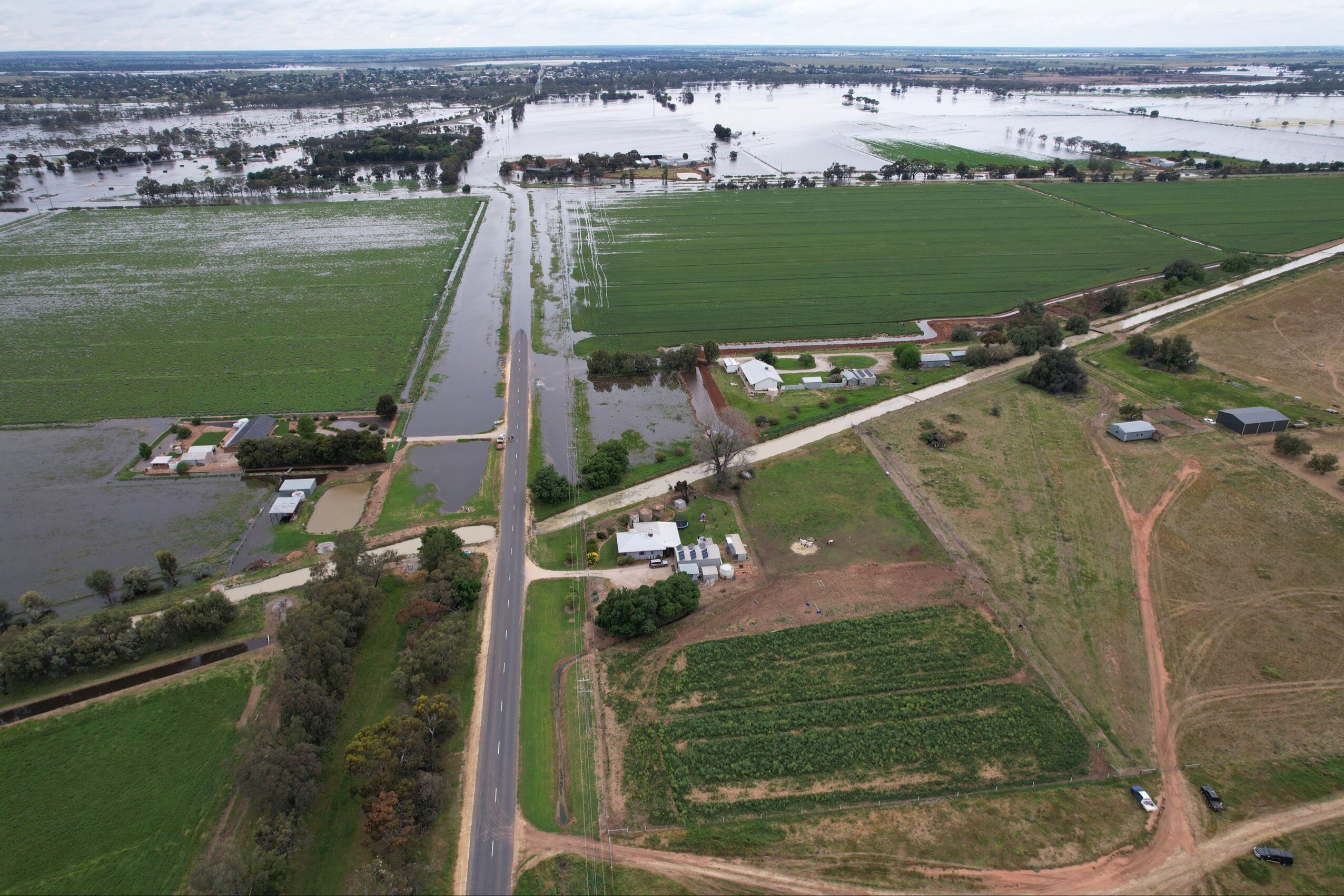 Flash flooding leaves residents in northern Victorian town of Kerang ...