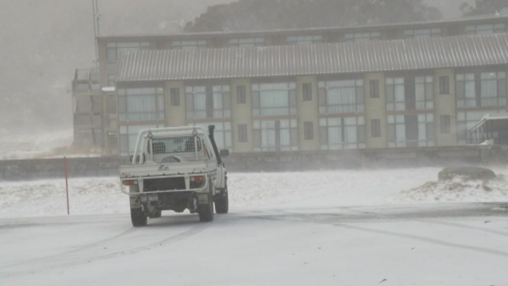 Footage shows first snowfall at Perisher Ski Resort - ABC News