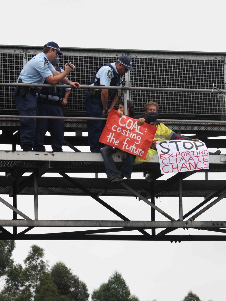 Scores arrested at NSW power plant protest - ABC News