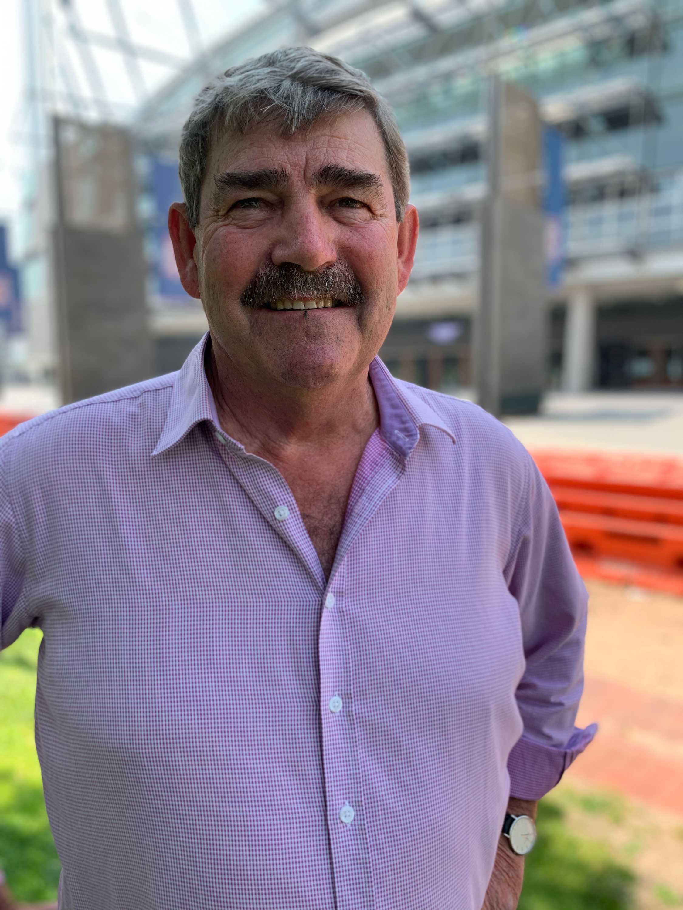 Les Burdett on Summer Grandstand - ABC listen