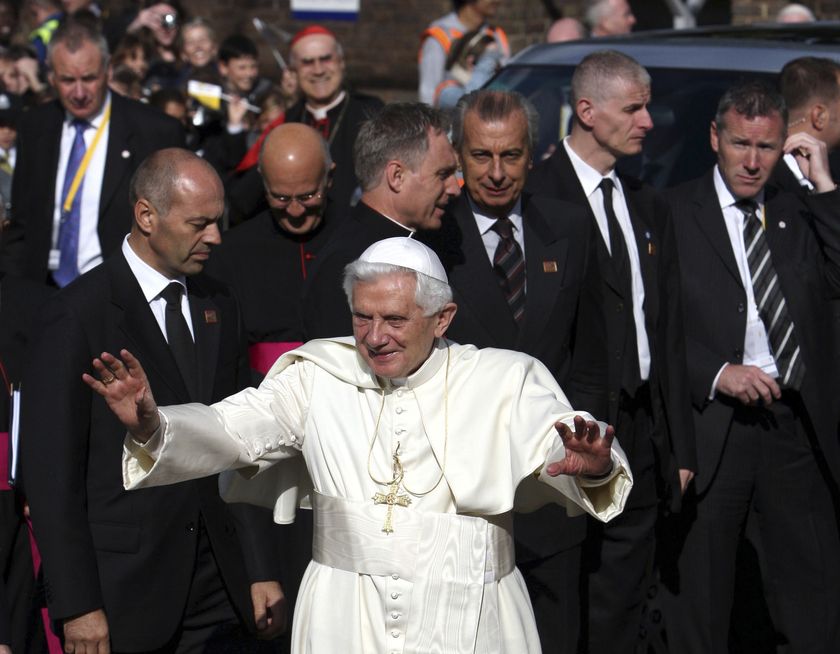 Sixth man arrested over Pope assassination plot - ABC News