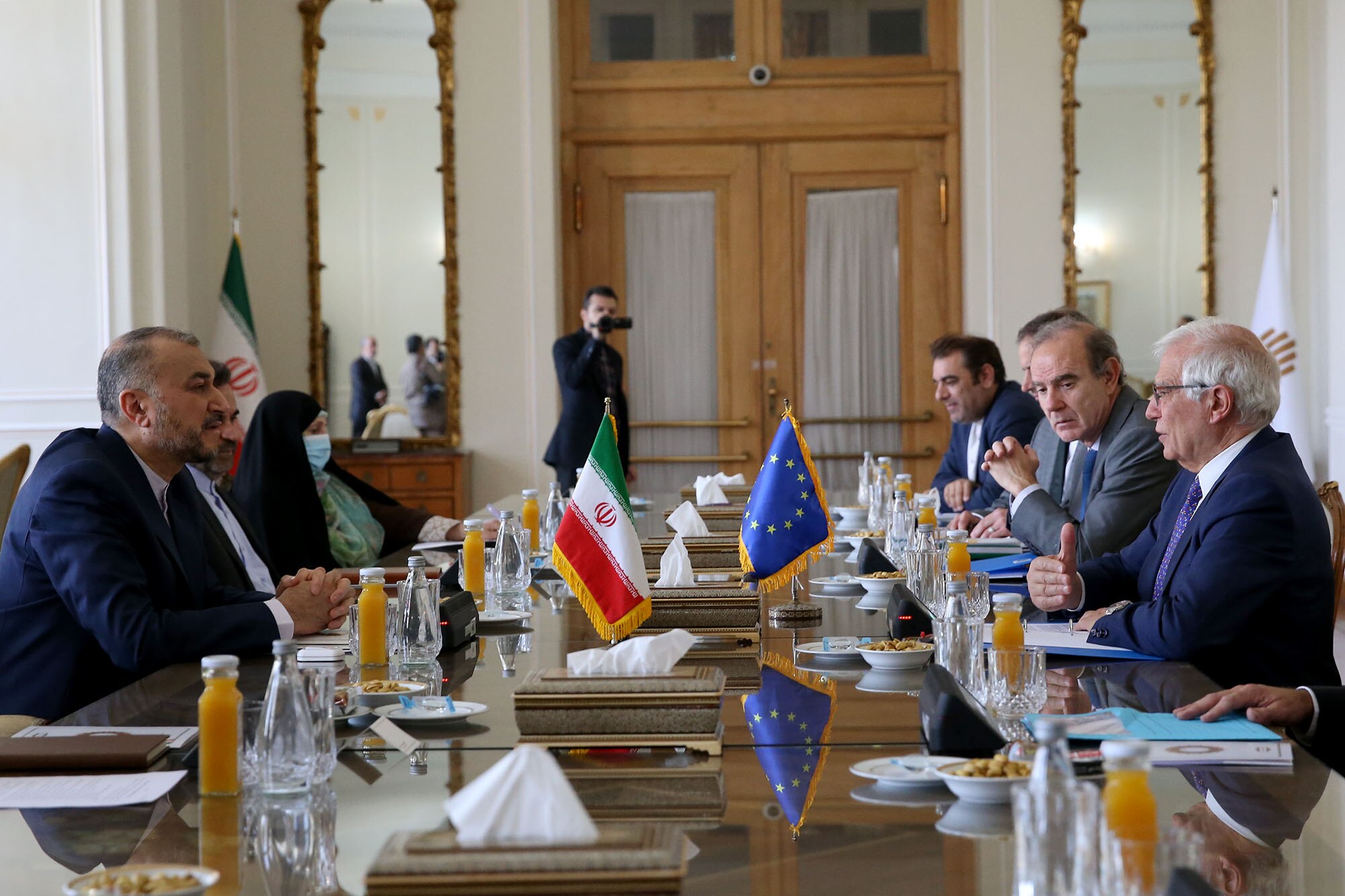 Iran-US nuclear talks to resume 'in the coming days', Tehran and EU ...