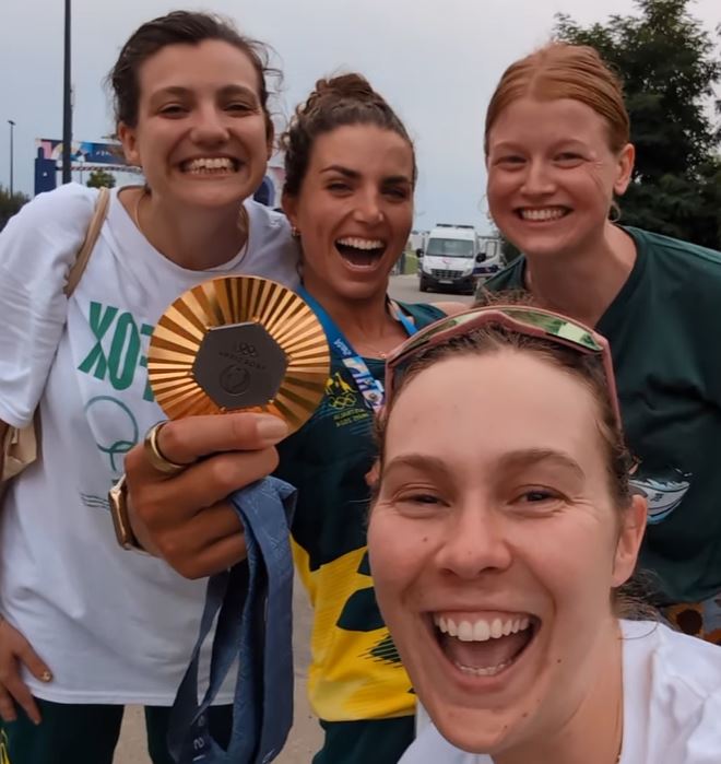 The Blaxland High cheer squad supporting Jess Fox in Paris - ABC listen