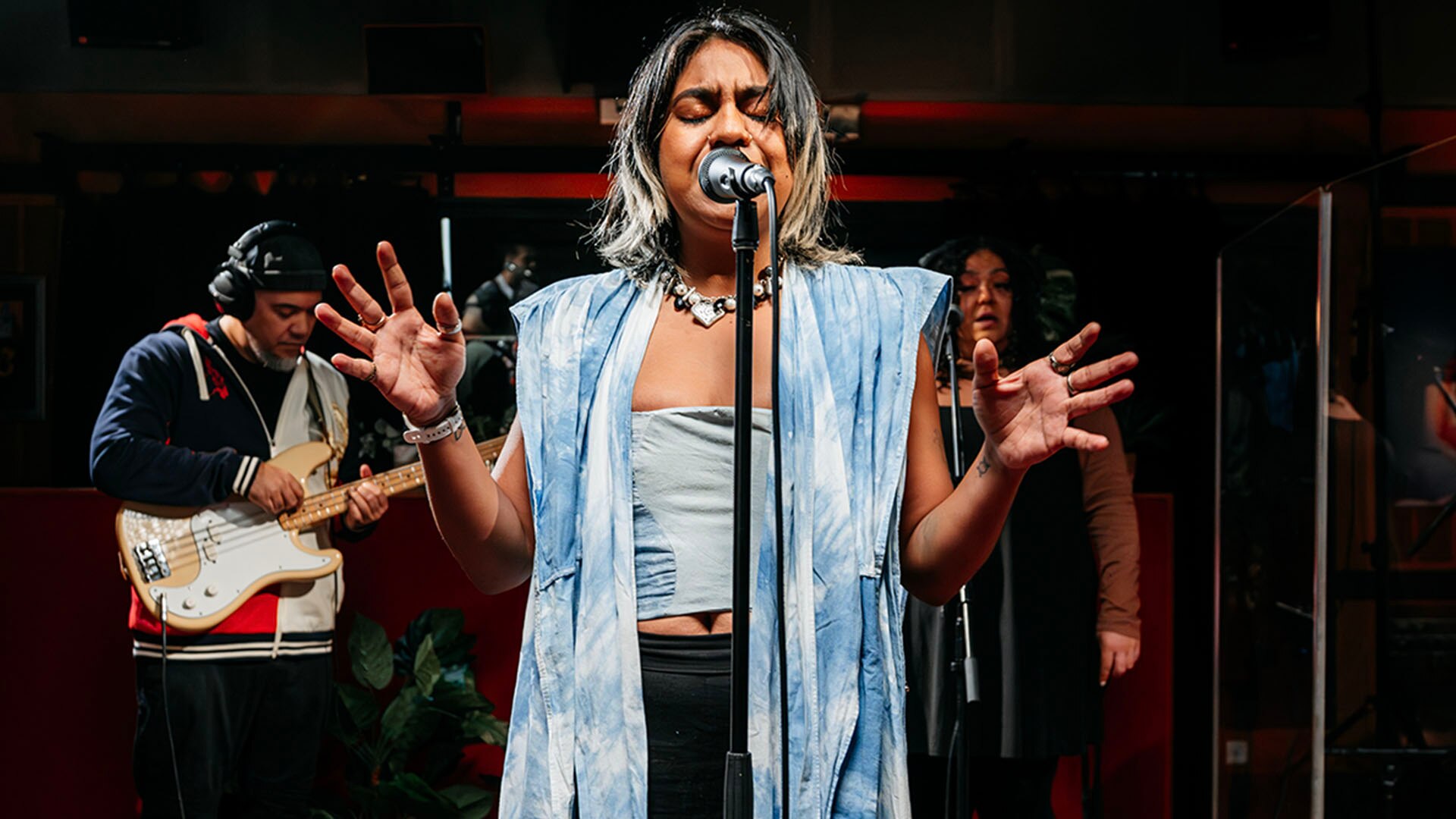 Emily Wurramara – 'Lordy Lordy' (live for Like A Version) - triple j