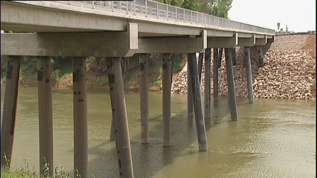 Daly River bridge promises all-year access - ABC News