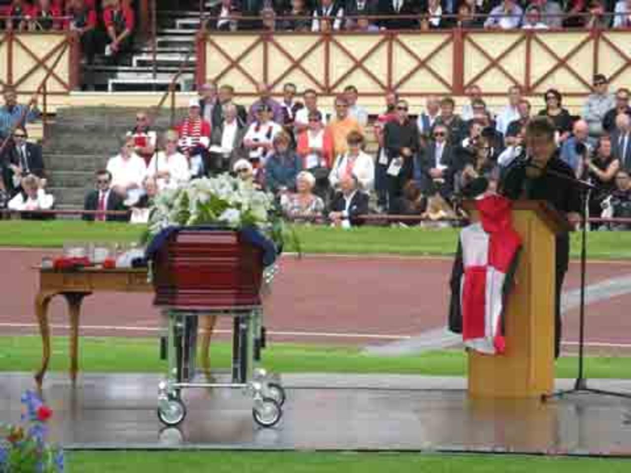 Thousands pay tribute to the Doc - ABC News