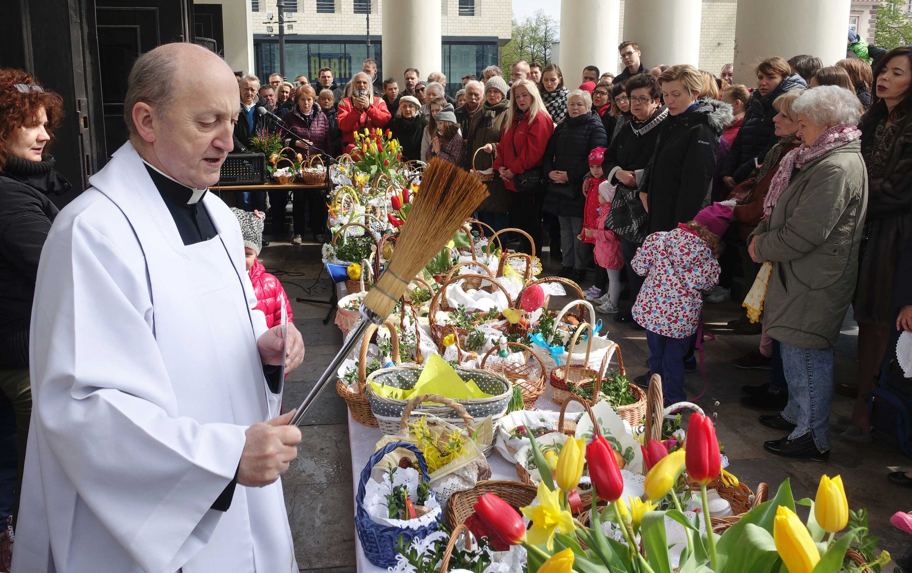 Easter celebrations: Christians around the world commemorate Christ's ...