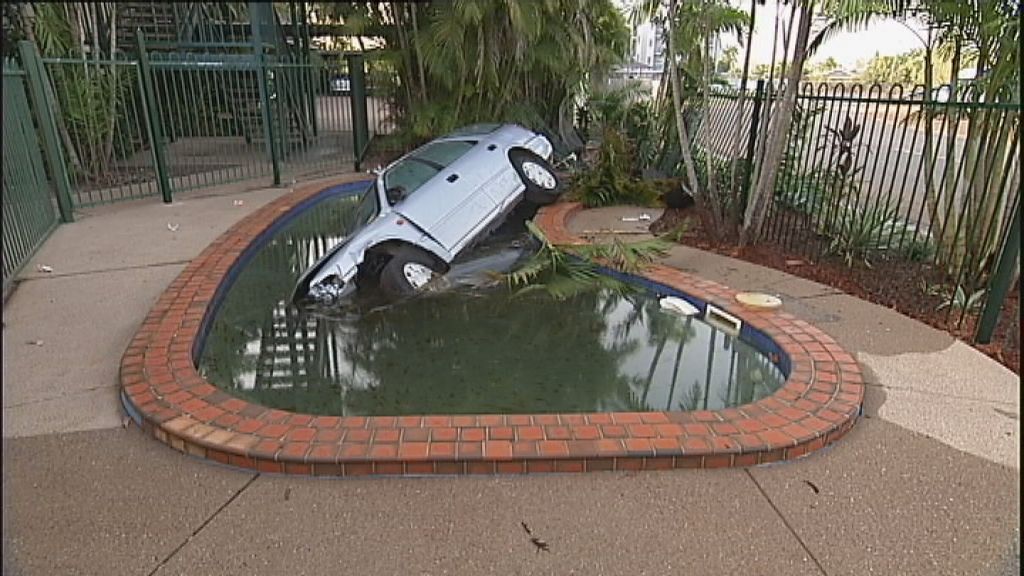 Drunk driver makes splash with swimming pool crash - ABC News