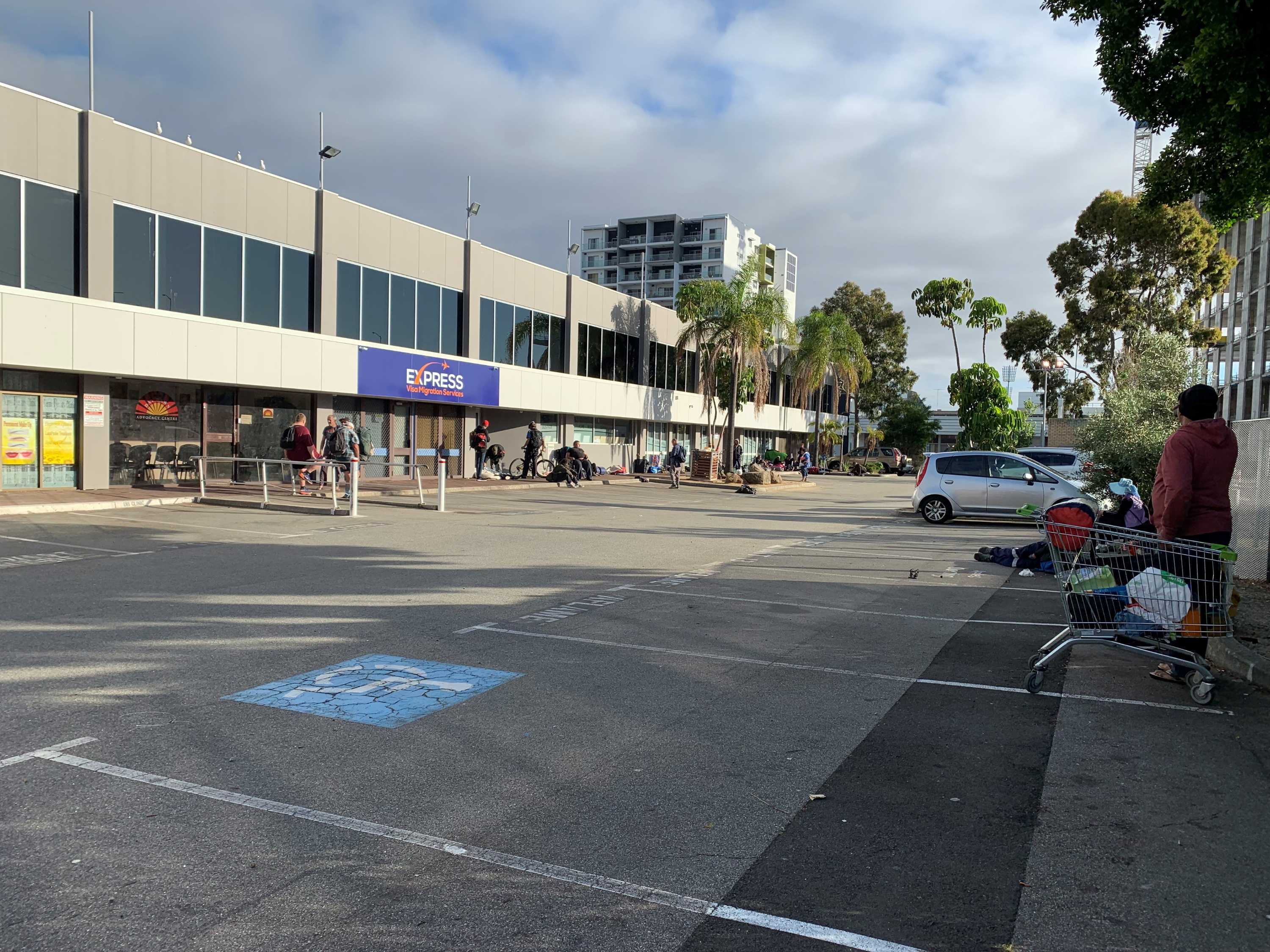 Homeless centre defends expanded hours after violent brawl - ABC listen