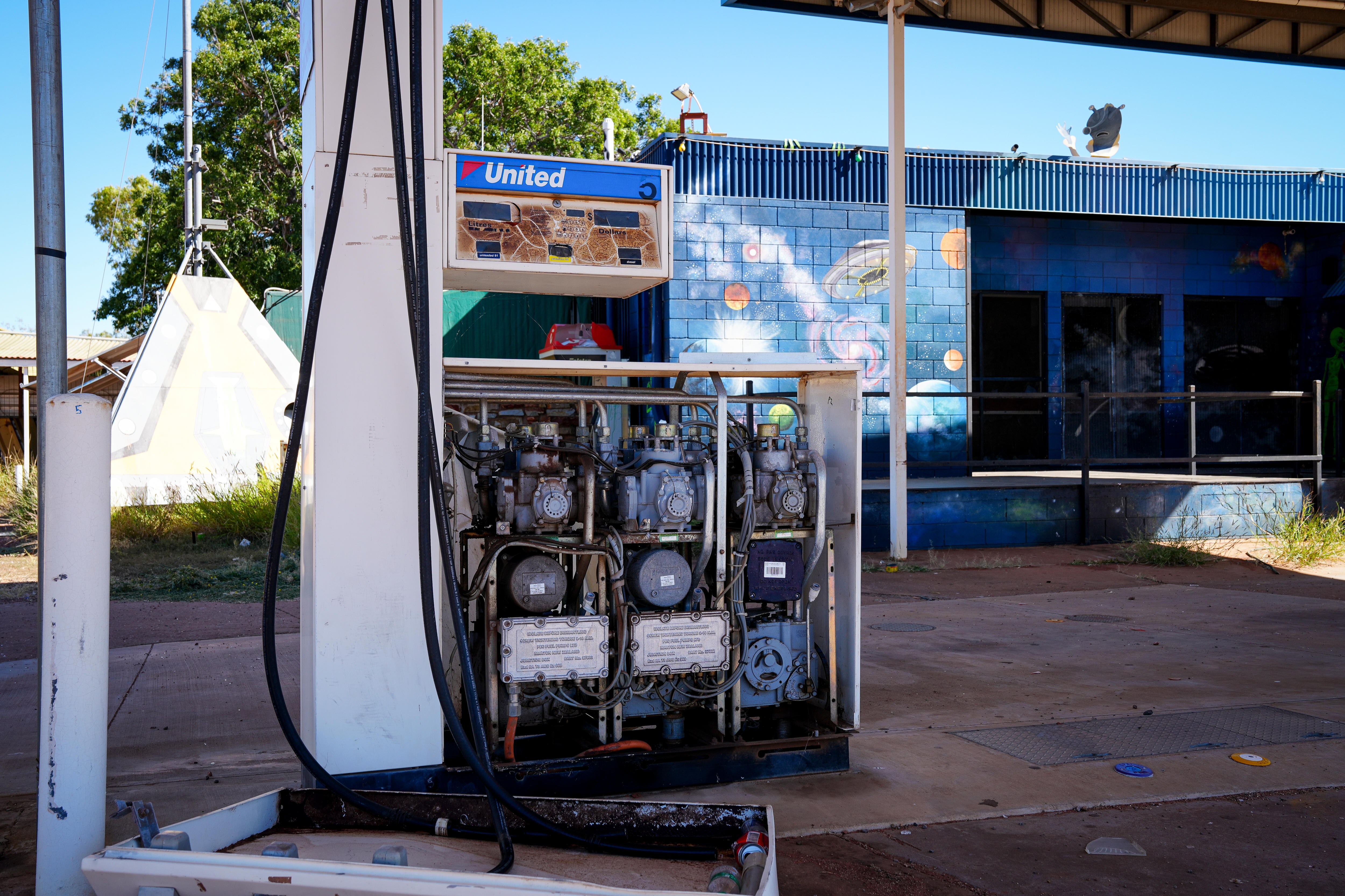 How a tiny outback NT roadhouse went from Australia's UFO capital to ...