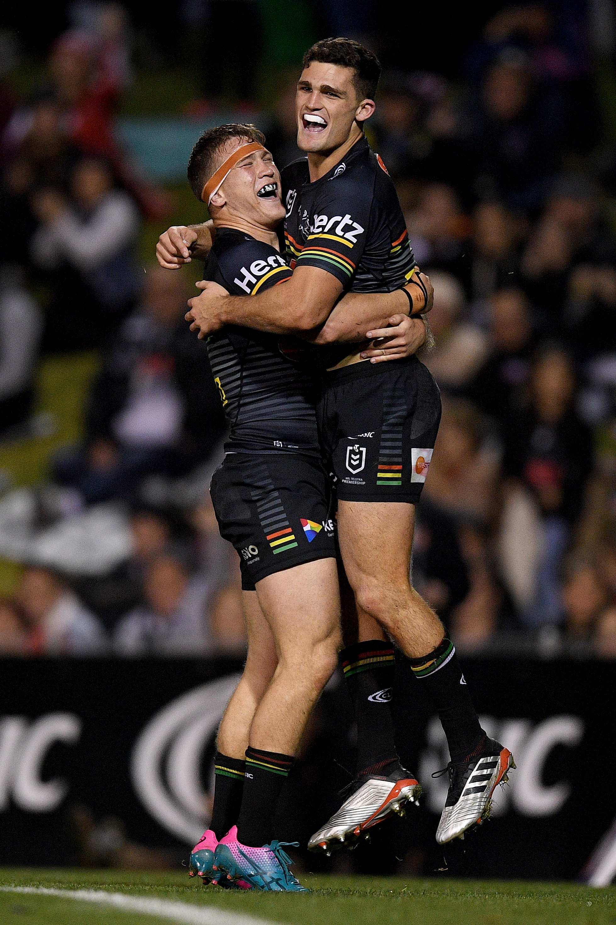 Panthers thump Dragons, Warriors pip Cronulla in NRL round 18 - ABC News