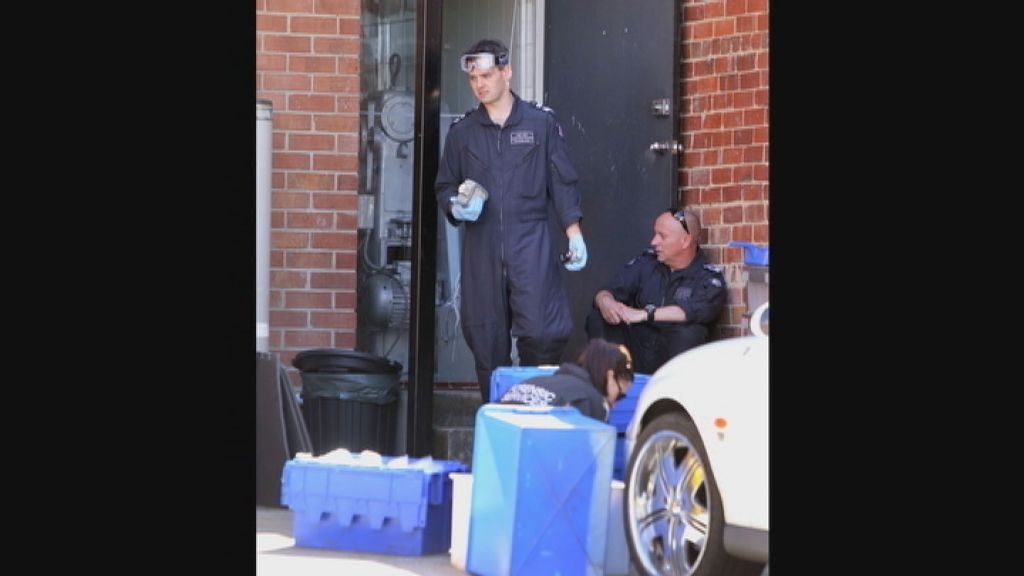 Raids link police with organised crime - ABC News