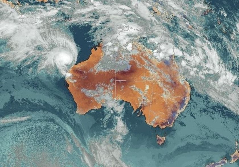 WA coast bunkers down ahead of Cyclone Nicholas - ABC News