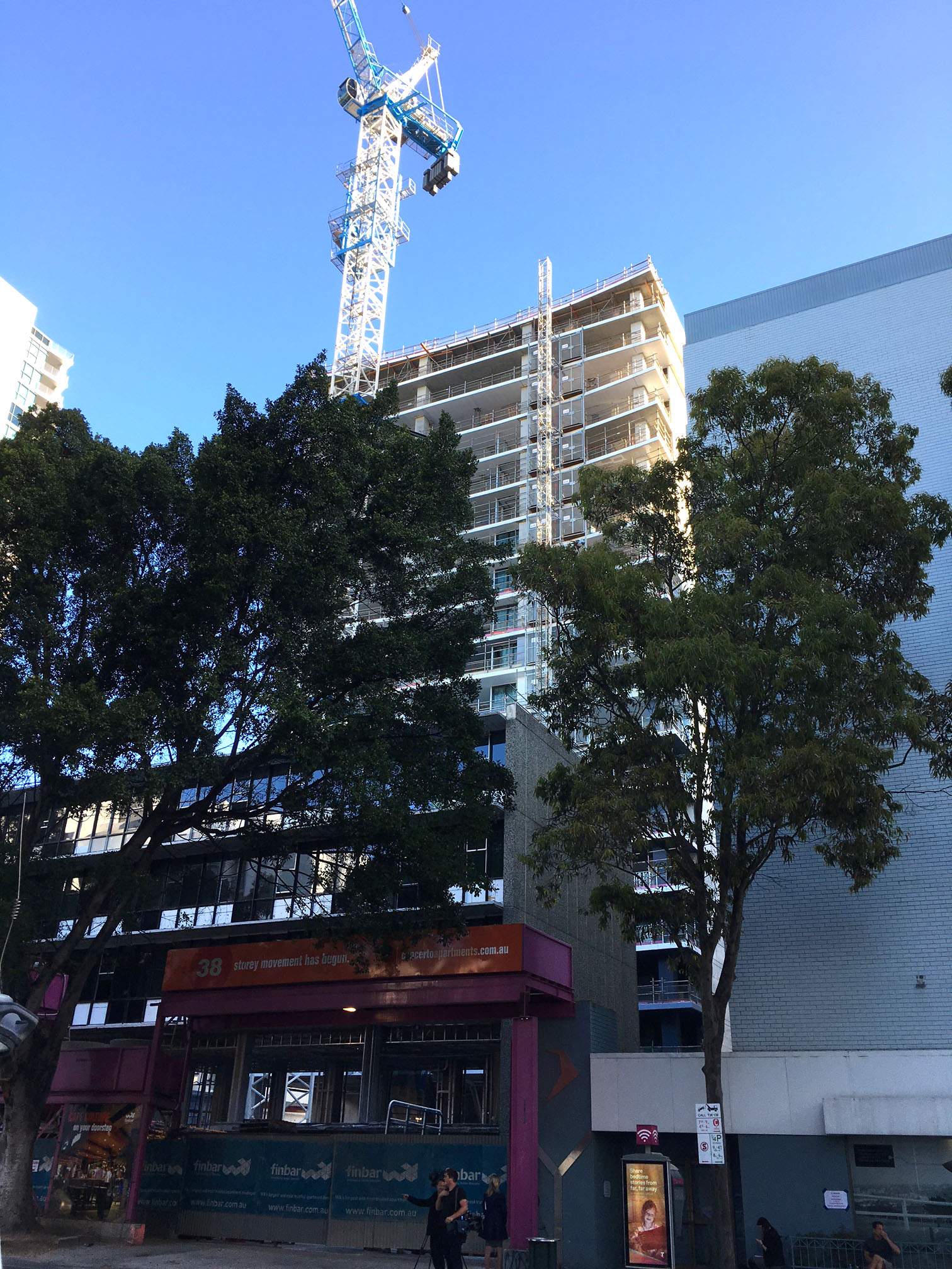 Perth construction site worker dies after falling 13 floors down ...