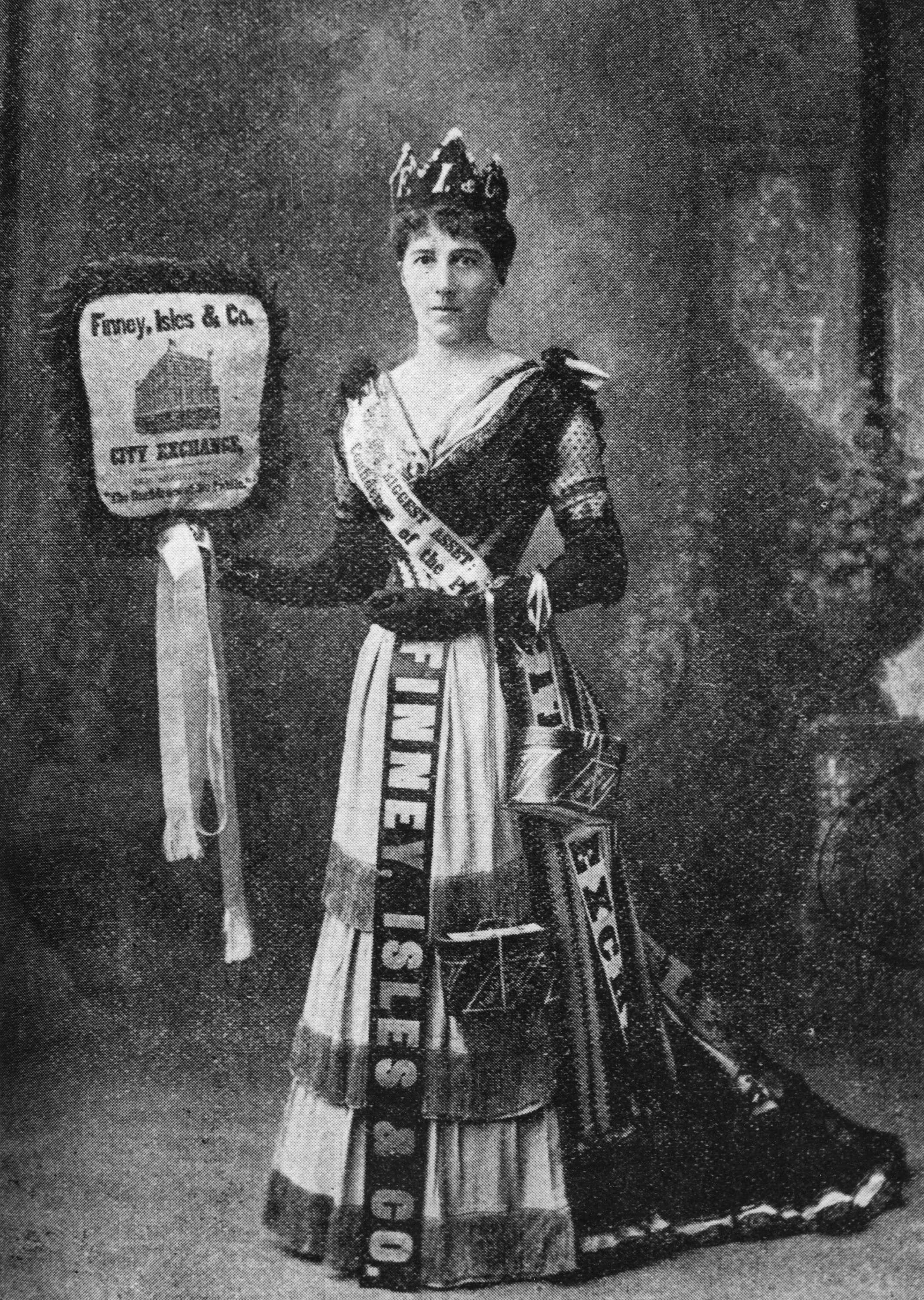 Queensland fashion archives opened to public at State Library - ABC News