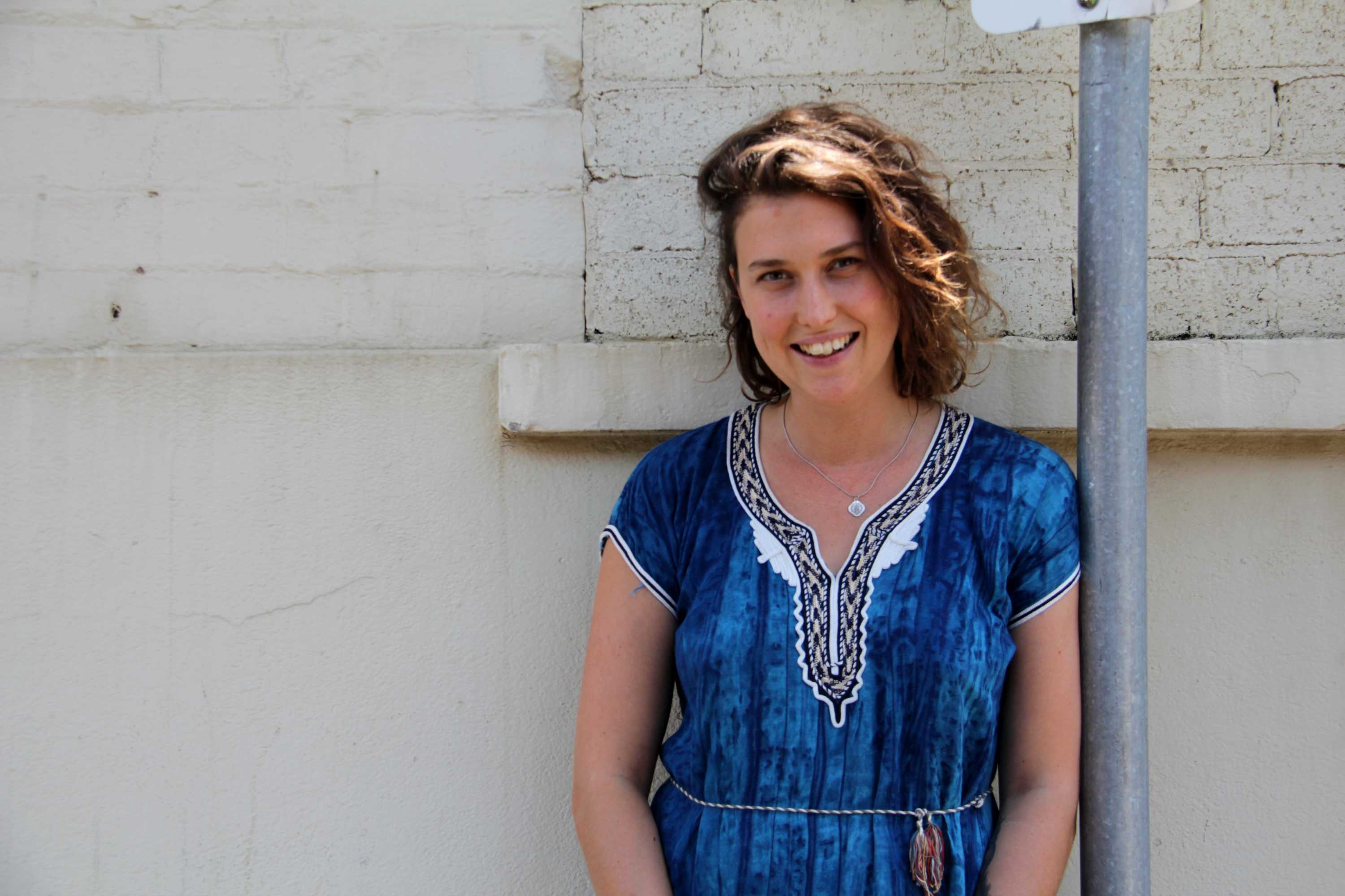 Songstress Lanie Lane falls in love with Yeppoon - ABC News