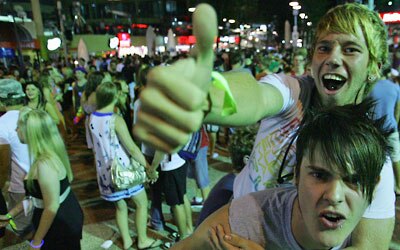 Schoolies just wanna have fun - ABC News