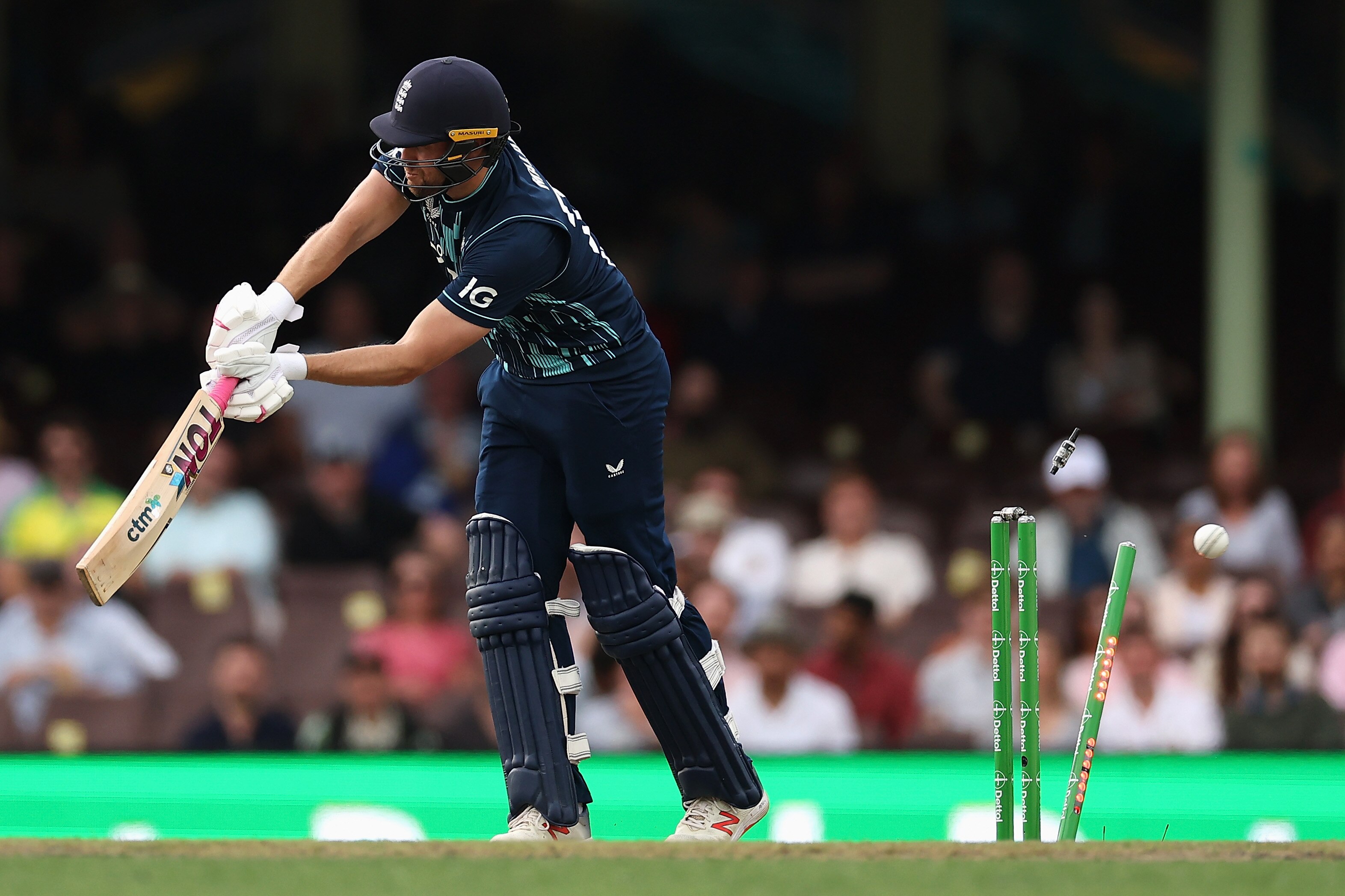 Australia defeats England at SCG to claim ODI series victory - ABC News