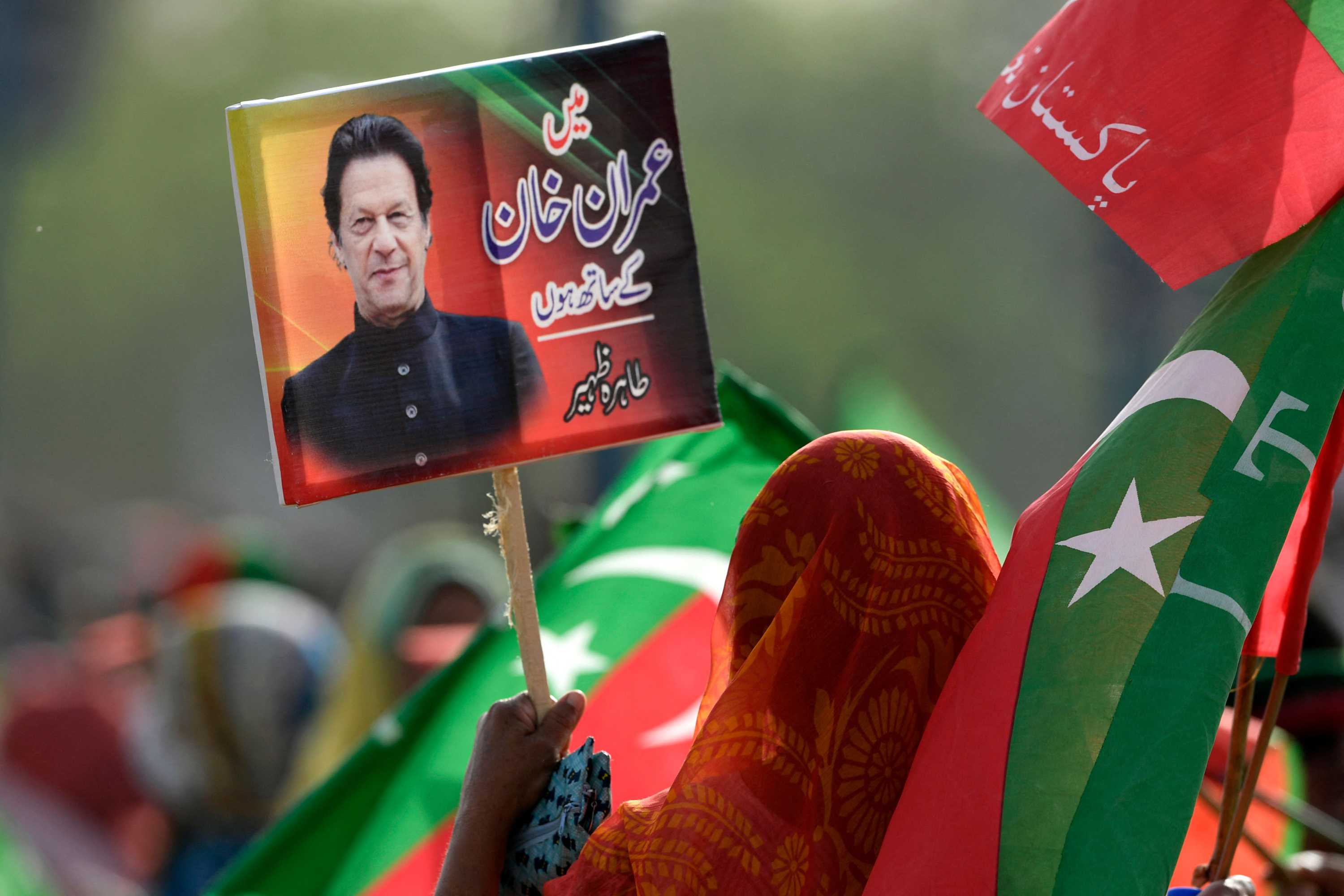 Political turmoil in Pakistan: Imran Khan faces no confidence vote ...